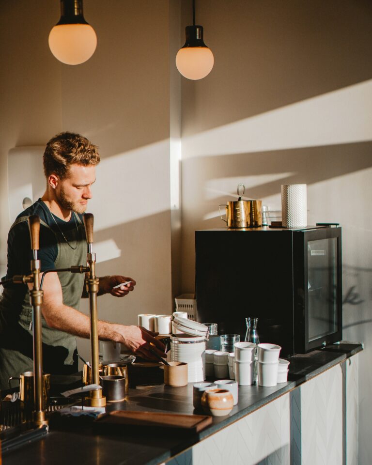 How To Become A Barista In 10 Easy Steps