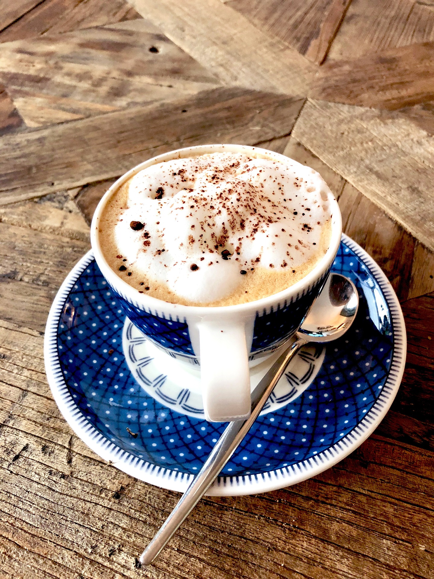 How to Make a Latte Without a Machine: An Easy Guide