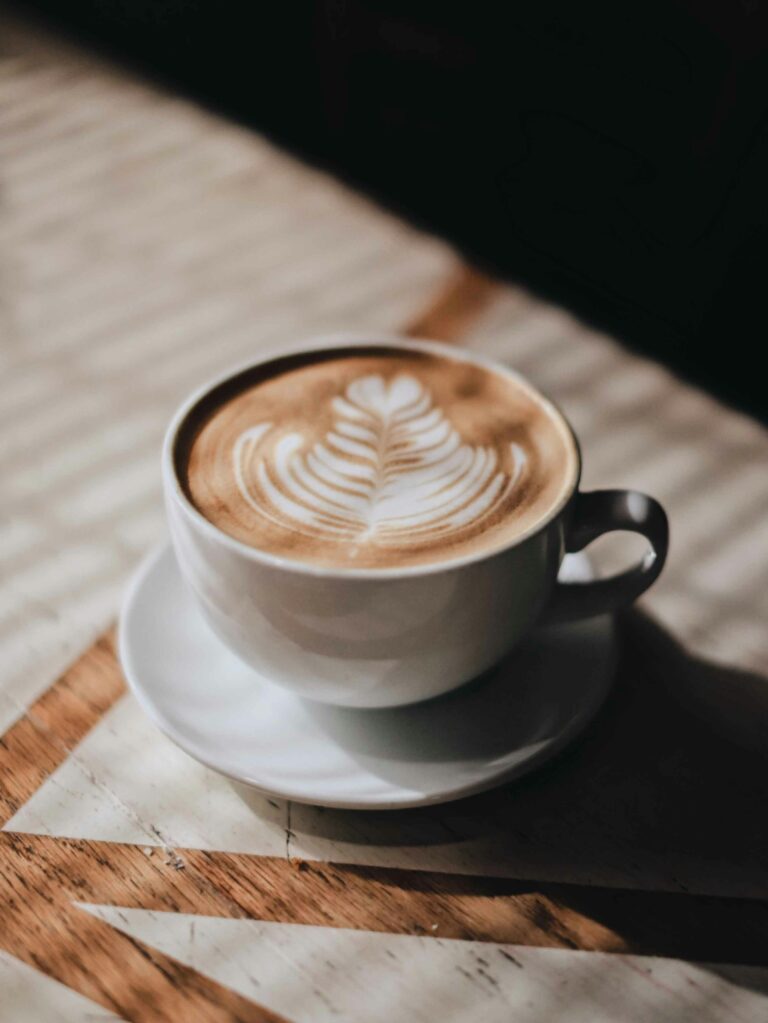 How to Make a Latte Without a Machine: An Easy Guide