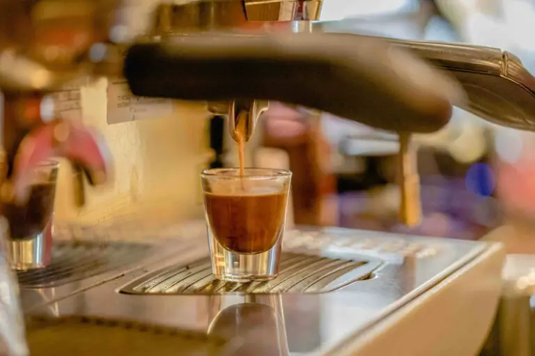 Lungo vs Espresso: The Ultimate Coffee Showdown - Karma Coffee Cafe